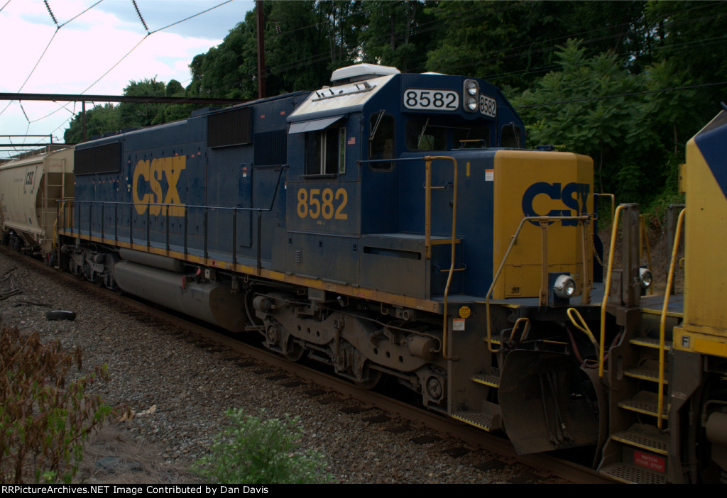 CSX SD50-2 8582 trails on Q418-02